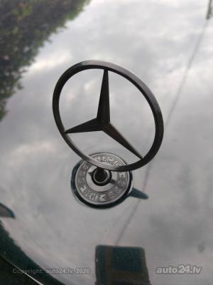 Black Mercedes-Benz E-Class 2003 in Parnu, with an engine capacity of 5.00 L and mileage of 316 thousand km for 6999 €, photo 4 on AUTOMOTO.COM.LV