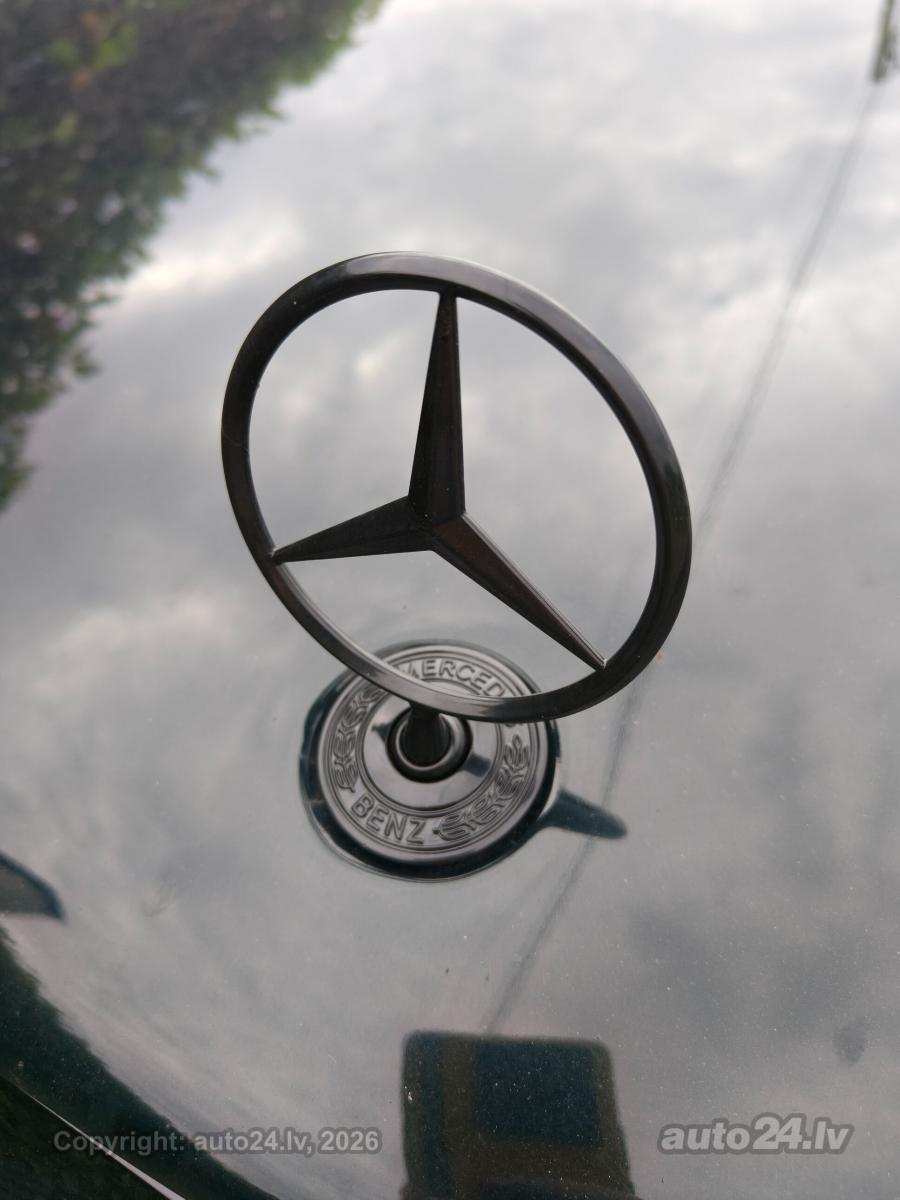 Black Mercedes-Benz E-Class 2003 in Parnu, with an engine capacity of 5.00 L and mileage of 316 thousand km for 6999 €, photo 4 on AUTOMOTO.COM.LV