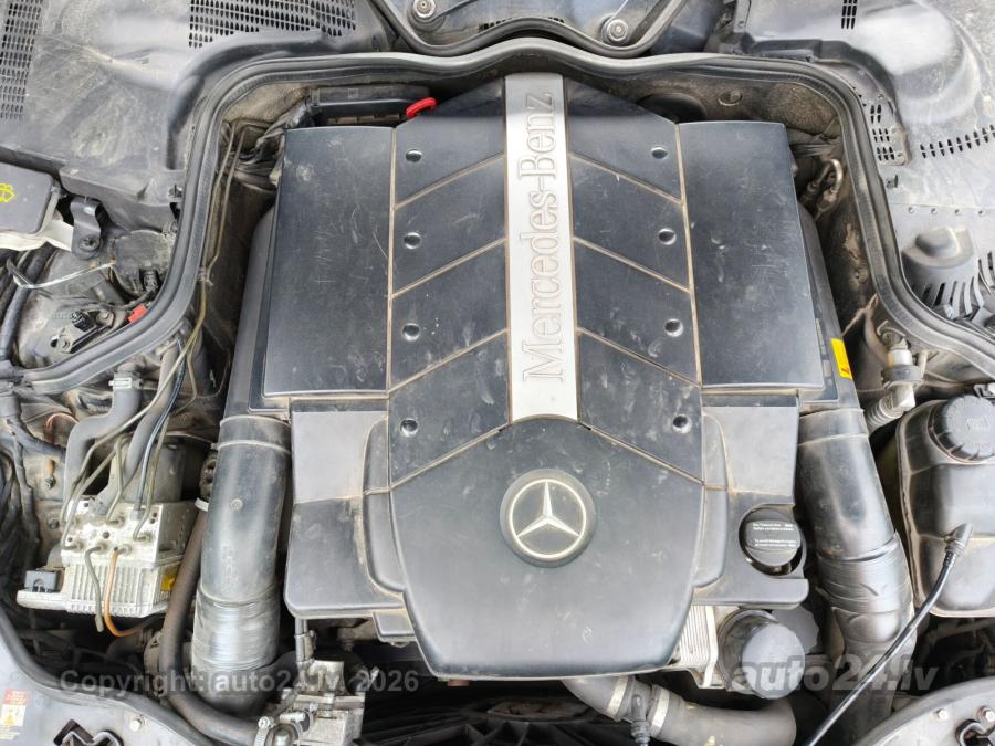 Black Mercedes-Benz E-Class 2003 in Parnu, with an engine capacity of 5.00 L and mileage of 316 thousand km for 6999 €, photo 6 on AUTOMOTO.COM.LV
