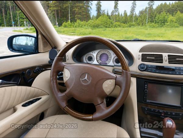 Melns Mercedes-Benz E-Class 2003 Pērnava, ar dzinēja tilpumu 5.00 L un nobraukumu 316 tūkst. km par 6999 €, foto 6 vietnē AUTOMOTO.COM.LV