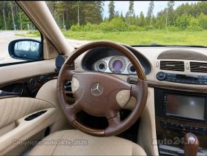 Black Mercedes-Benz E-Class 2003 in Parnu, with an engine capacity of 5.00 L and mileage of 316 thousand km for 6999 €, photo 7 on AUTOMOTO.COM.LV