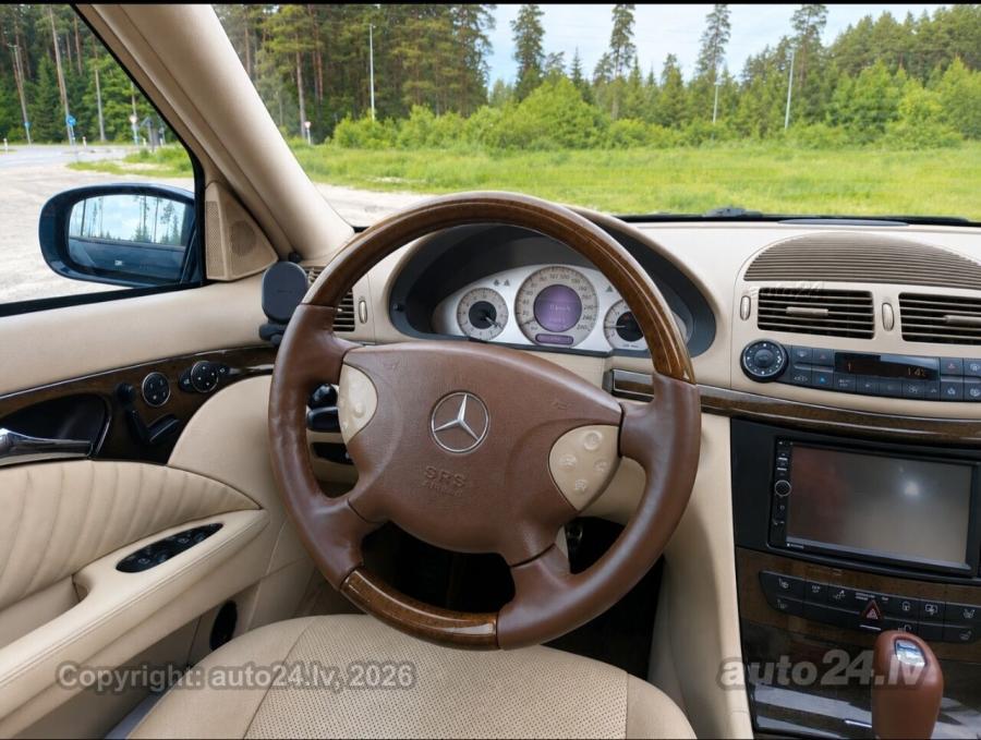 Black Mercedes-Benz E-Class 2003 in Parnu, with an engine capacity of 5.00 L and mileage of 316 thousand km for 6999 €, photo 7 on AUTOMOTO.COM.LV