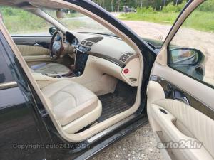 Black Mercedes-Benz E-Class 2003 in Parnu, with an engine capacity of 5.00 L and mileage of 316 thousand km for 6999 €, photo 12 on AUTOMOTO.COM.LV