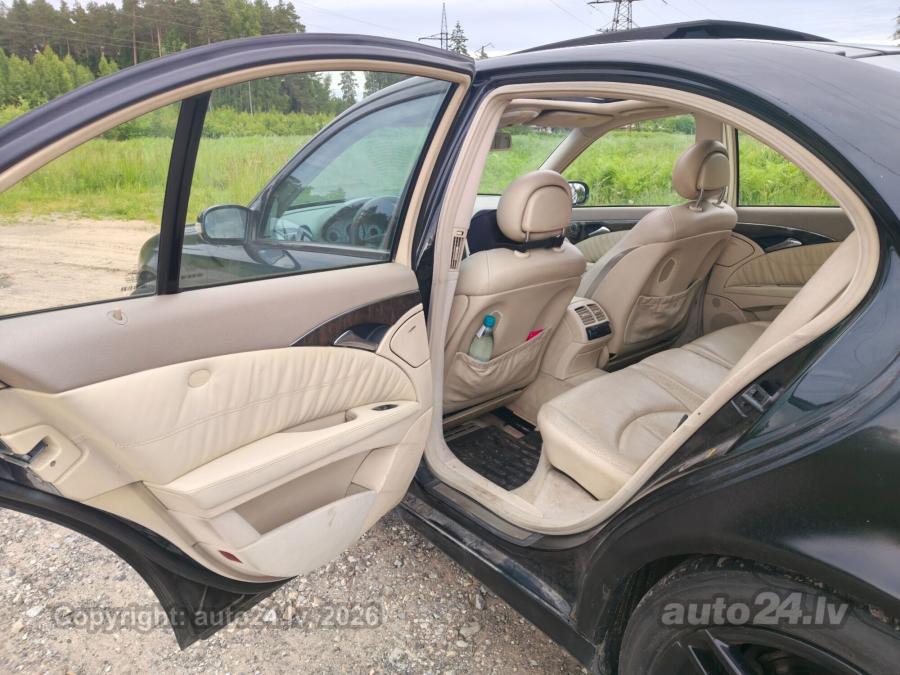 Black Mercedes-Benz E-Class 2003 in Parnu, with an engine capacity of 5.00 L and mileage of 316 thousand km for 6999 €, photo 23 on AUTOMOTO.COM.LV