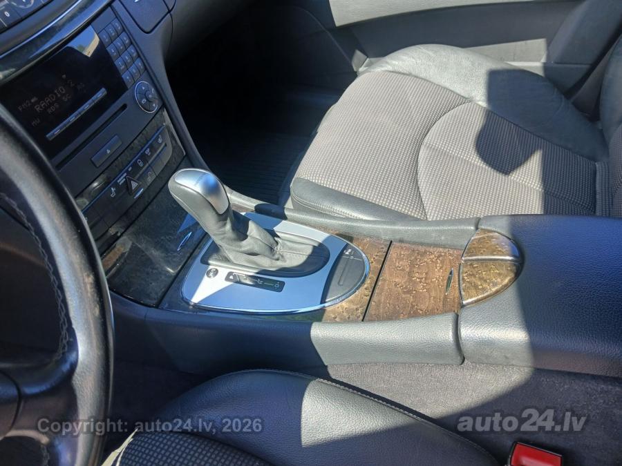 Melns Mercedes-Benz E-Class 2003 Veru, ar dzinēja tilpumu 2.70 L un nobraukumu 357 tūkst. km par 4800 €, foto 15 vietnē AUTOMOTO.COM.LV