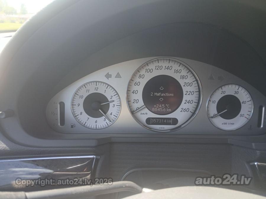 Melns Mercedes-Benz E-Class 2003 Veru, ar dzinēja tilpumu 2.70 L un nobraukumu 357 tūkst. km par 4800 €, foto 24 vietnē AUTOMOTO.COM.LV