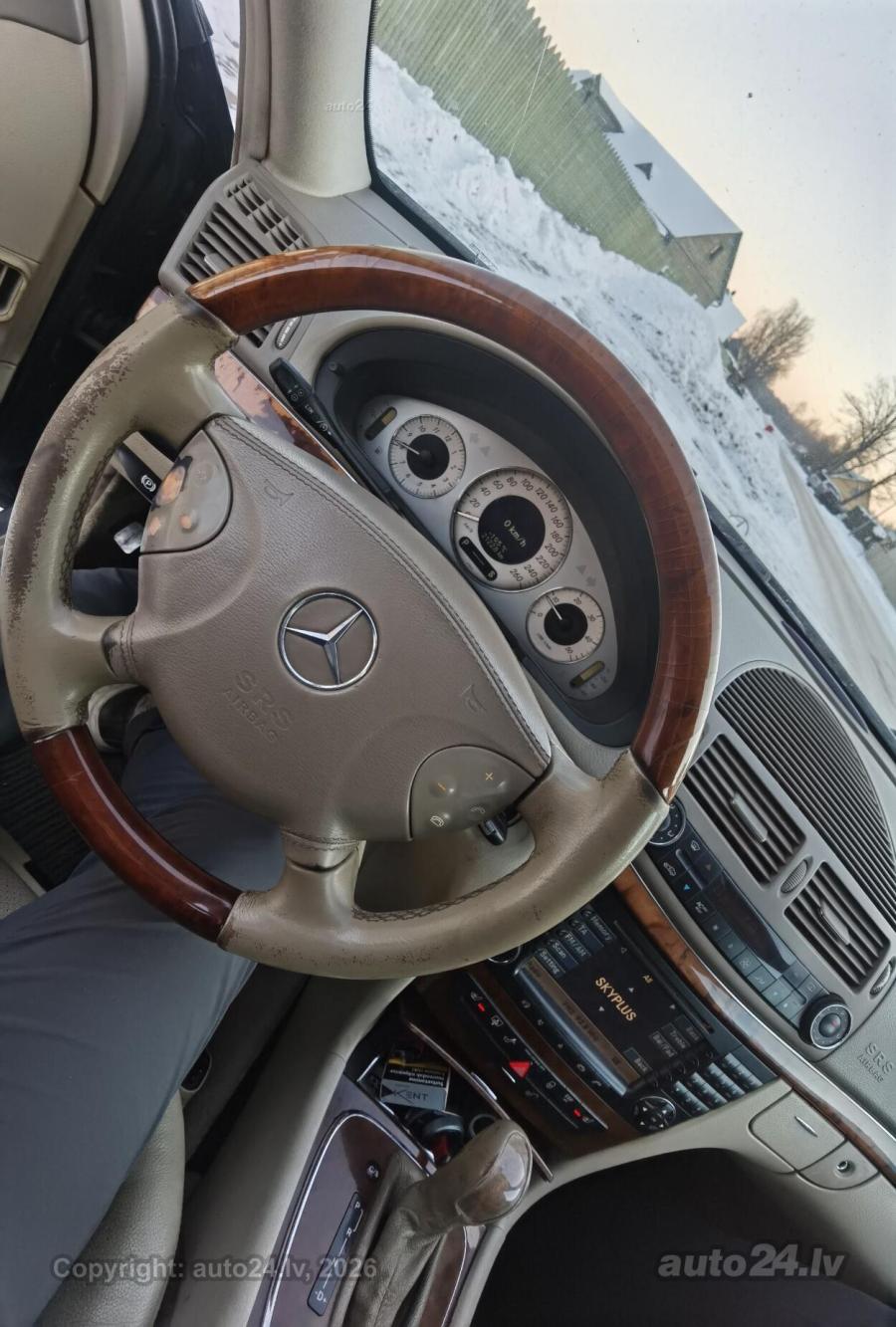 Melns Mercedes-Benz E-Class 2004 Veru, ar dzinēja tilpumu 3.20 L un nobraukumu 0 tūkst. km par 2000 €, foto 8 vietnē AUTOMOTO.COM.LV