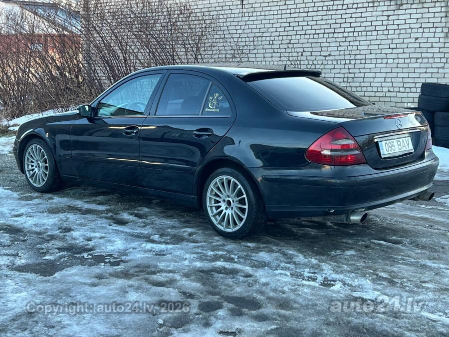 Melns Mercedes-Benz E-Class 2004 Narva, ar dzinēja tilpumu 2.10 L un nobraukumu 412 tūkst. km par 1999 €, foto 2 vietnē AUTOMOTO.COM.LV