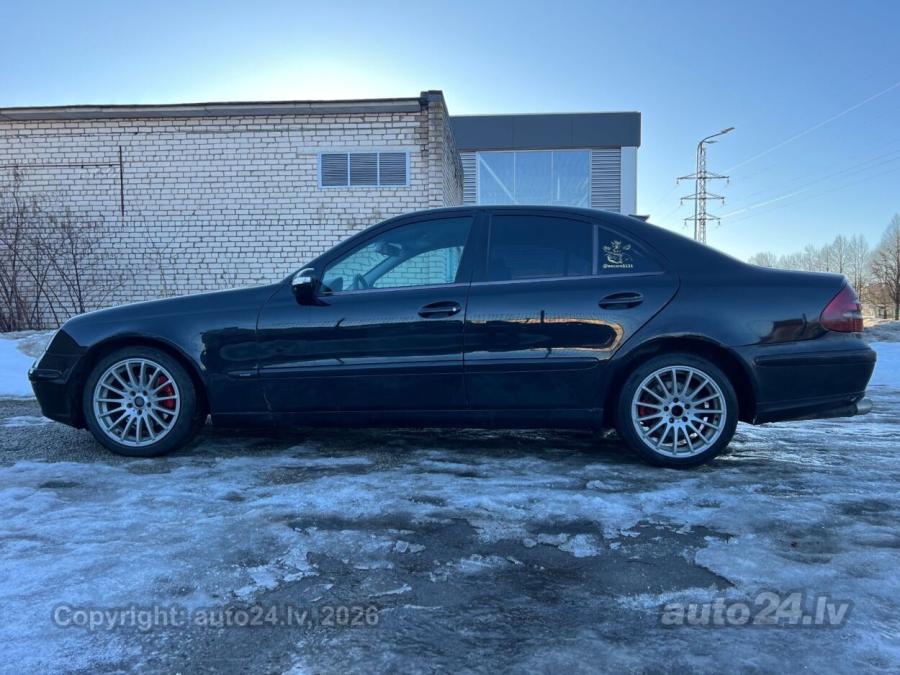 Melns Mercedes-Benz E-Class 2004 Narva, ar dzinēja tilpumu 2.10 L un nobraukumu 412 tūkst. km par 1999 €, foto 5 vietnē AUTOMOTO.COM.LV