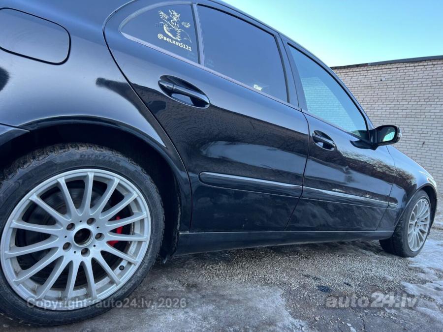 Melns Mercedes-Benz E-Class 2004 Narva, ar dzinēja tilpumu 2.10 L un nobraukumu 412 tūkst. km par 1999 €, foto 14 vietnē AUTOMOTO.COM.LV