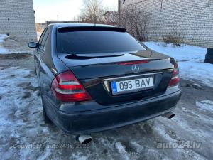 Melns Mercedes-Benz E-Class 2004 Narva, ar dzinēja tilpumu 2.10 L un nobraukumu 412 tūkst. km par 1999 €, foto 16 vietnē AUTOMOTO.COM.LV