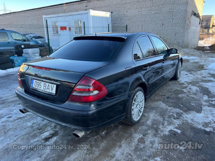 Melns Mercedes-Benz E-Class 2004 Narva, ar dzinēja tilpumu 2.10 L un nobraukumu 412 tūkst. km par 1999 €, foto 17 vietnē AUTOMOTO.COM.LV