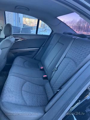 Melns Mercedes-Benz E-Class 2004 Narva, ar dzinēja tilpumu 2.10 L un nobraukumu 412 tūkst. km par 1999 €, foto 19 vietnē AUTOMOTO.COM.LV
