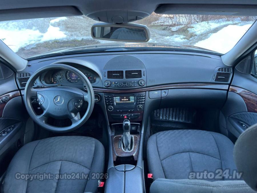 Melns Mercedes-Benz E-Class 2004 Narva, ar dzinēja tilpumu 2.10 L un nobraukumu 412 tūkst. km par 1999 €, foto 20 vietnē AUTOMOTO.COM.LV