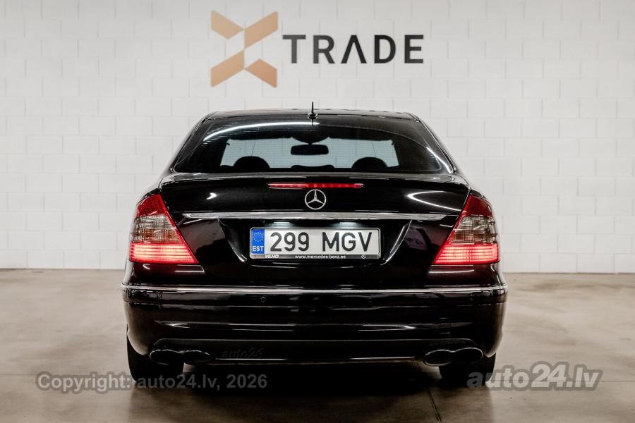Melns Mercedes-Benz E-Class 2004 Pērnava, ar dzinēja tilpumu 2.10 L un nobraukumu 403 tūkst. km par 2990 €, foto 5 vietnē AUTOMOTO.COM.LV