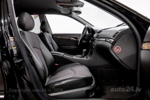 Melns Mercedes-Benz E-Class 2004 Pērnava, ar dzinēja tilpumu 2.10 L un nobraukumu 403 tūkst. km par 2990 €, foto 13 vietnē AUTOMOTO.COM.LV