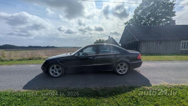 Melns Mercedes-Benz E-Class 2004 Mustvē, ar dzinēja tilpumu 3.20 L un nobraukumu 0 tūkst. km par 1499 €, foto 8 vietnē AUTOMOTO.COM.LV