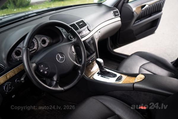 Melns Mercedes-Benz E-Class 2006 Tallina, ar dzinēja tilpumu 3.00 L un nobraukumu 0 tūkst. km par 2999 €, foto 3 vietnē AUTOMOTO.COM.LV