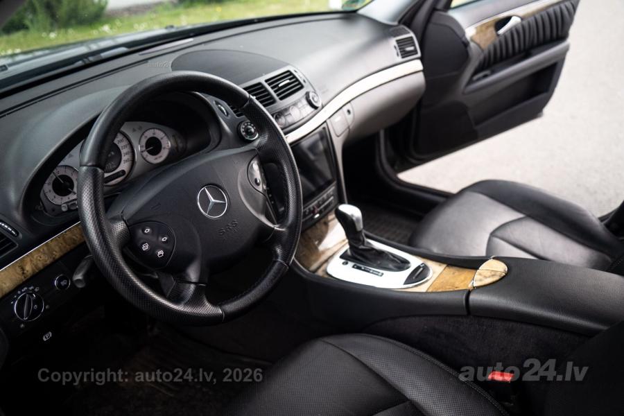 Melns Mercedes-Benz E-Class 2006 Tallina, ar dzinēja tilpumu 3.00 L un nobraukumu 0 tūkst. km par 2999 €, foto 4 vietnē AUTOMOTO.COM.LV