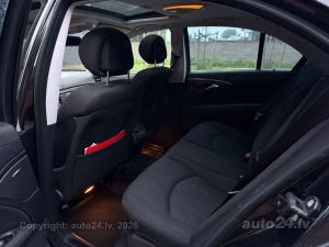Black Mercedes-Benz E-Class 2006 in Tallinn, with an engine capacity of 2.10 L and mileage of 325 thousand km for 2999 €, photo 12 on AUTOMOTO.COM.LV