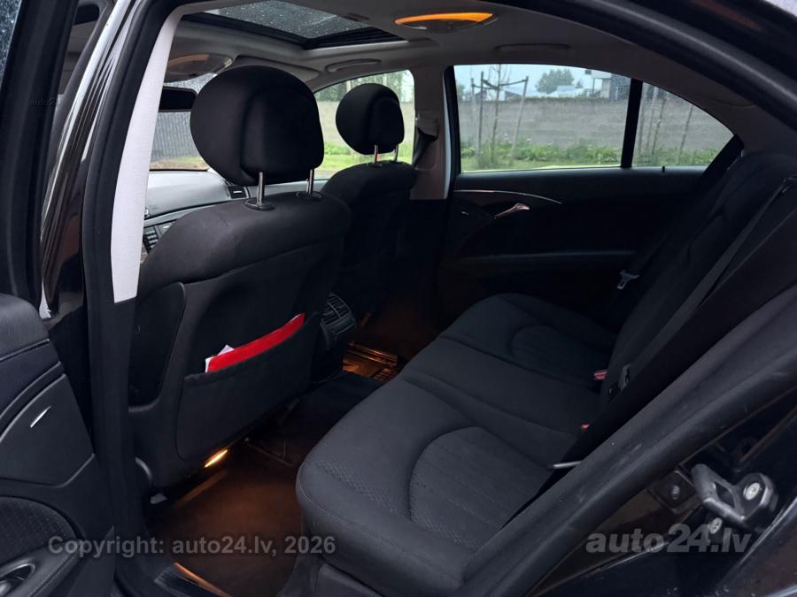 Black Mercedes-Benz E-Class 2006 in Tallinn, with an engine capacity of 2.10 L and mileage of 325 thousand km for 2999 €, photo 12 on AUTOMOTO.COM.LV