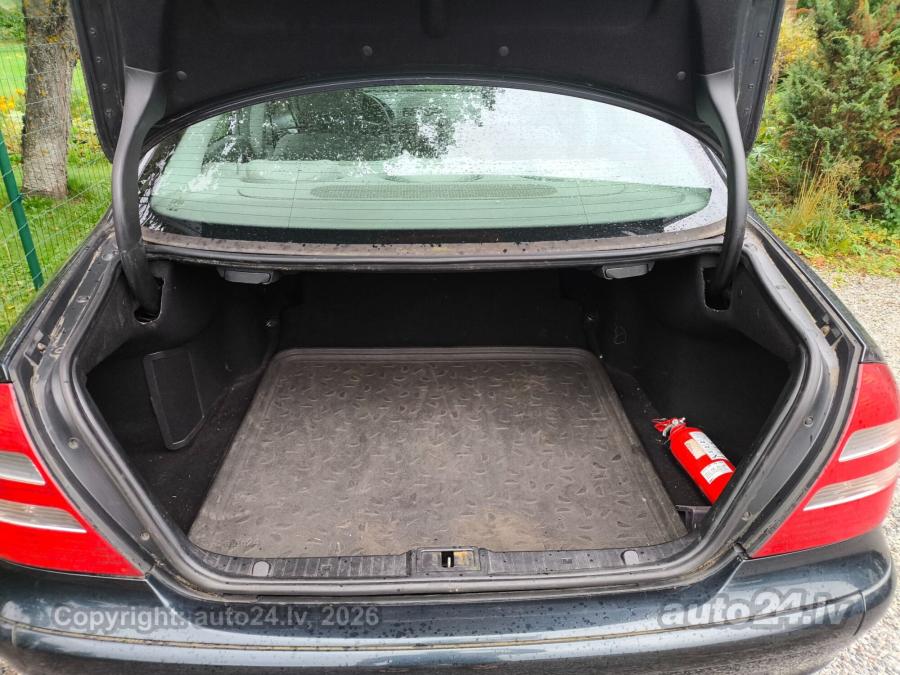 Melns Mercedes-Benz E-Class 2006 Tallina, ar dzinēja tilpumu 1.80 L un nobraukumu 291 tūkst. km par 2490 €, foto 8 vietnē AUTOMOTO.COM.LV