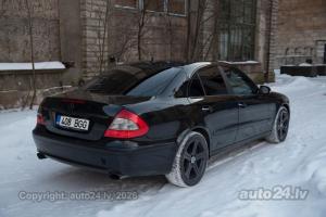 Melns Mercedes-Benz E-Class 2007 Tallina, ar dzinēja tilpumu 3.00 L un nobraukumu 426 tūkst. km par 5500 €, foto  vietnē AUTOMOTO.COM.LV