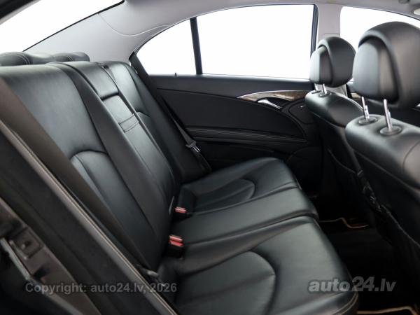 Melns Mercedes-Benz E-Class 2007 Tallina, ar dzinēja tilpumu 3.00 L un nobraukumu 327 tūkst. km par 2999 €, foto 7 vietnē AUTOMOTO.COM.LV