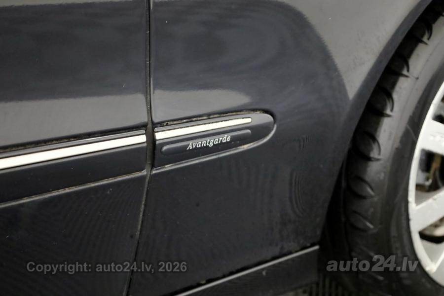 Black Mercedes-Benz E-Class 2007 in Tallinn, with an engine capacity of 3.00 L and mileage of 327 thousand km for 2999 €, photo 13 on AUTOMOTO.COM.LV