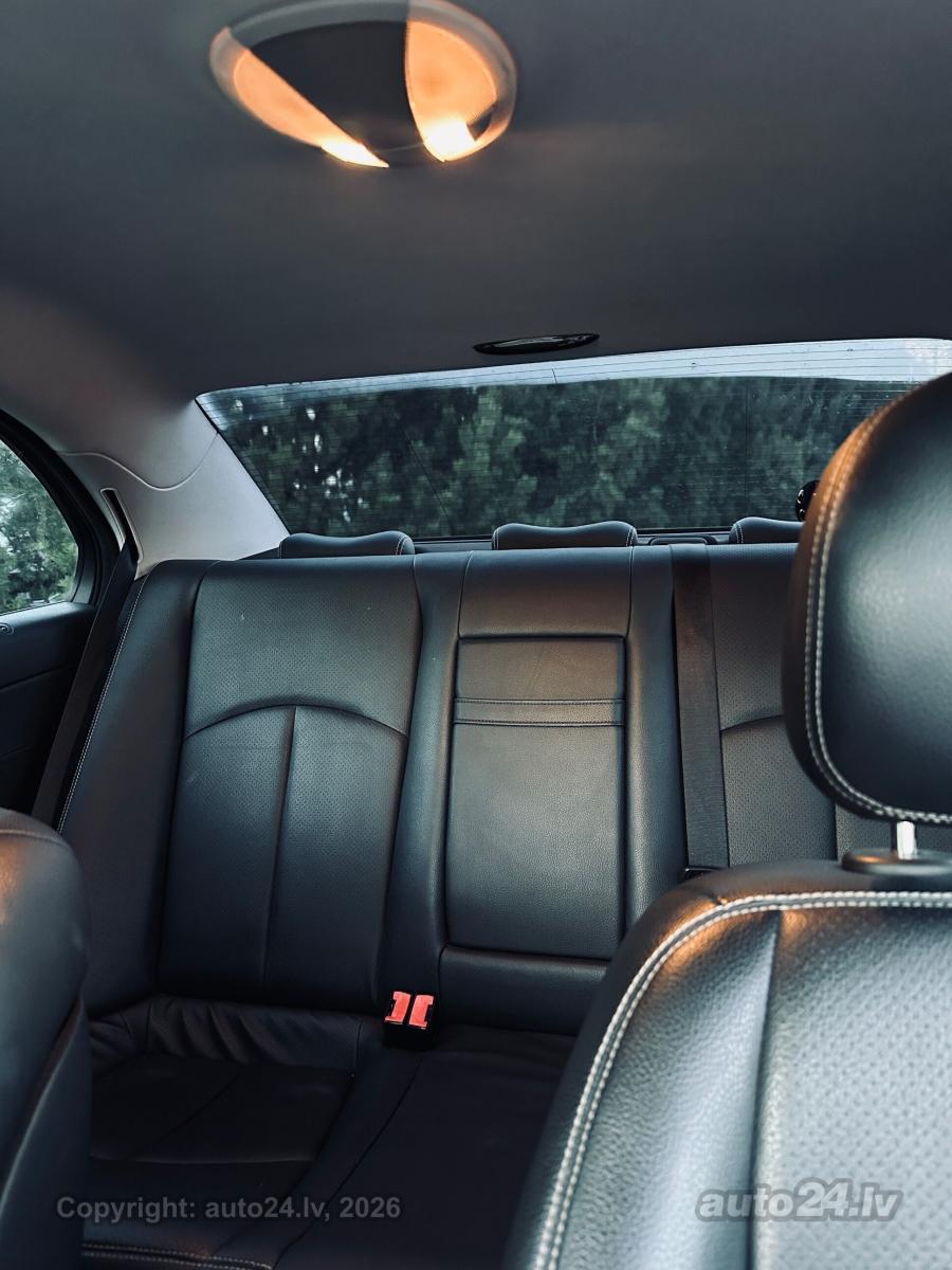 Melns Mercedes-Benz E-Class 2007 Tallina, ar dzinēja tilpumu 3.00 L un nobraukumu 0 tūkst. km par 8000 €, foto 4 vietnē AUTOMOTO.COM.LV