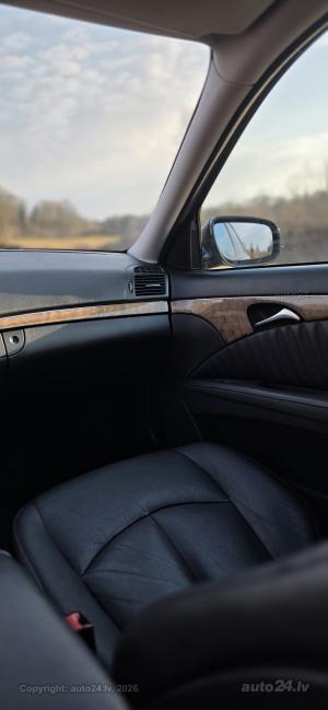 Melns Mercedes-Benz E-Class 2008 Karksi-Nuia, ar dzinēja tilpumu 2.10 L un nobraukumu 283 tūkst. km par 4500 €, foto 10 vietnē AUTOMOTO.COM.LV