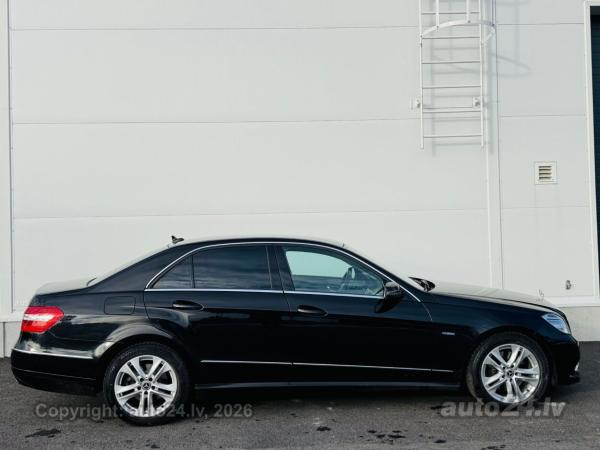 Melns Mercedes-Benz E-Class 2009 Tallina, ar dzinēja tilpumu 3.00 L un nobraukumu 385 tūkst. km par 6790 €, foto 5 vietnē AUTOMOTO.COM.LV