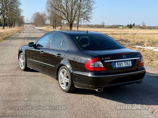 Melns Mercedes-Benz E-Class 2009 Tiri, ar dzinēja tilpumu 3.00 L un nobraukumu 300 tūkst. km par 5899 €, foto 3 vietnē AUTOMOTO.COM.LV
