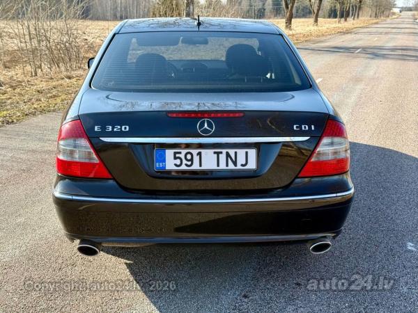 Melns Mercedes-Benz E-Class 2009 Tiri, ar dzinēja tilpumu 3.00 L un nobraukumu 300 tūkst. km par 5899 €, foto 4 vietnē AUTOMOTO.COM.LV