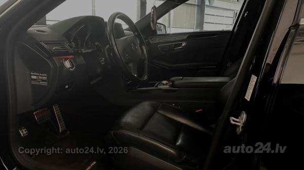 Melns Mercedes-Benz E-Class 2009 Tallina, ar dzinēja tilpumu 5.50 L un nobraukumu 230 tūkst. km par 15500 €, foto 11 vietnē AUTOMOTO.COM.LV
