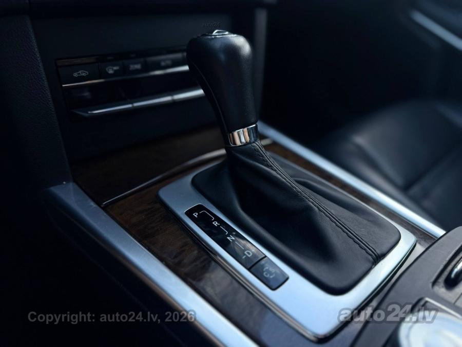 Black Mercedes-Benz E-Class 2009 in Tallinn, with an engine capacity of 2.10 L and mileage of 296 thousand km for 6499 €, photo 18 on AUTOMOTO.COM.LV