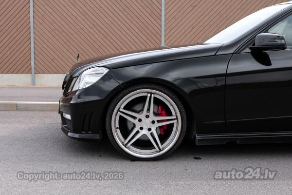 Black Mercedes-Benz E-Class 2009 in Tallinn, with an engine capacity of 3.00 L and mileage of 320 thousand km for 8999 €, photo 9 on AUTOMOTO.COM.LV