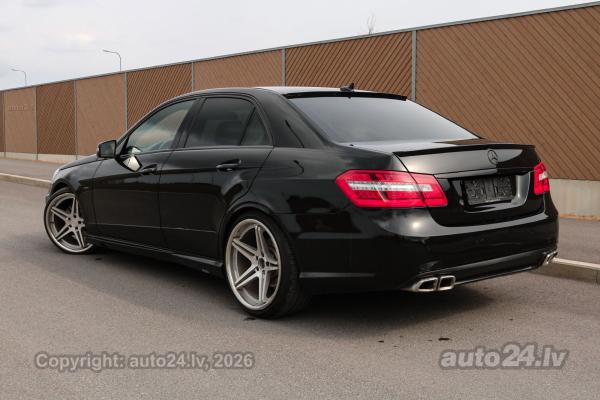 Black Mercedes-Benz E-Class 2009 in Tallinn, with an engine capacity of 3.00 L and mileage of 320 thousand km for 8999 €, photo 10 on AUTOMOTO.COM.LV