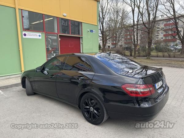 Melns Mercedes-Benz E-Class 2010 Tallina, ar dzinēja tilpumu 2.10 L un nobraukumu 366 tūkst. km par 7200 €, foto 2 vietnē AUTOMOTO.COM.LV