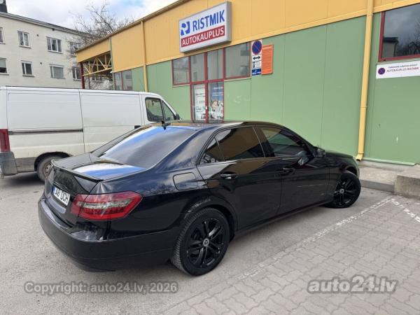 Melns Mercedes-Benz E-Class 2010 Tallina, ar dzinēja tilpumu 2.10 L un nobraukumu 366 tūkst. km par 7200 €, foto 3 vietnē AUTOMOTO.COM.LV