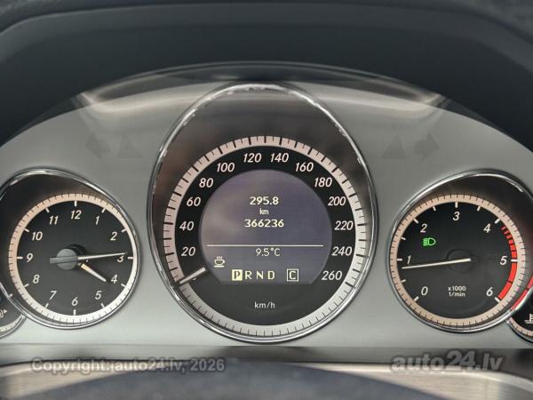 Melns Mercedes-Benz E-Class 2010 Tallina, ar dzinēja tilpumu 2.10 L un nobraukumu 366 tūkst. km par 7200 €, foto 8 vietnē AUTOMOTO.COM.LV