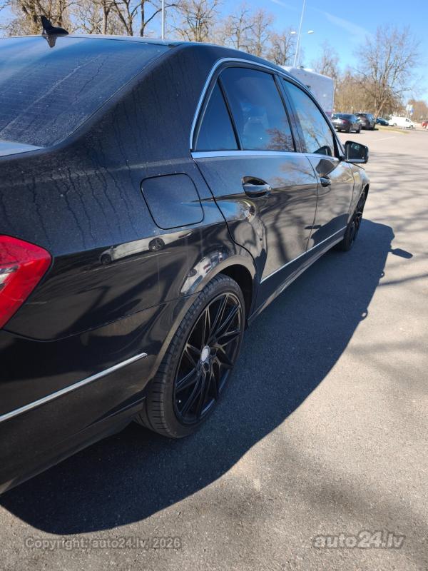 Black Mercedes-Benz E-Class 2010 in Tallinn, with an engine capacity of 2.10 L and mileage of 320 thousand km for 8800 €, photo 3 on AUTOMOTO.COM.LV