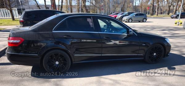 Black Mercedes-Benz E-Class 2010 in Tallinn, with an engine capacity of 2.10 L and mileage of 320 thousand km for 8800 €, photo 9 on AUTOMOTO.COM.LV