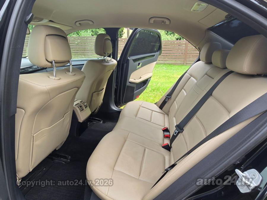 Black Mercedes-Benz E-Class 2010 in Tallinn, with an engine capacity of 3.00 L and mileage of 272 thousand km for 6990 €, photo 14 on AUTOMOTO.COM.LV