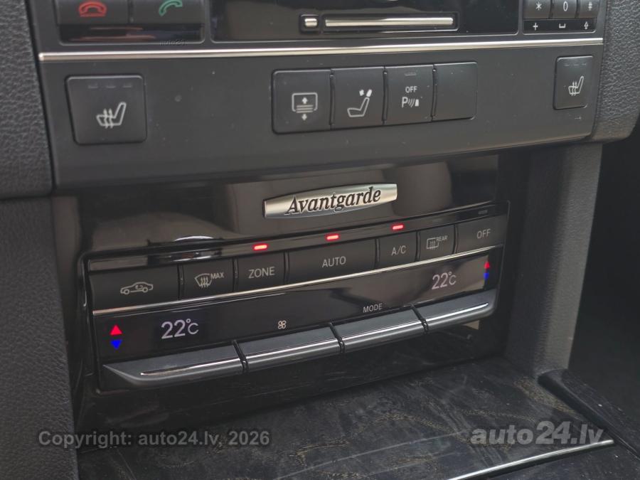 Black Mercedes-Benz E-Class 2010 in Tallinn, with an engine capacity of 3.00 L and mileage of 272 thousand km for 6990 €, photo 18 on AUTOMOTO.COM.LV