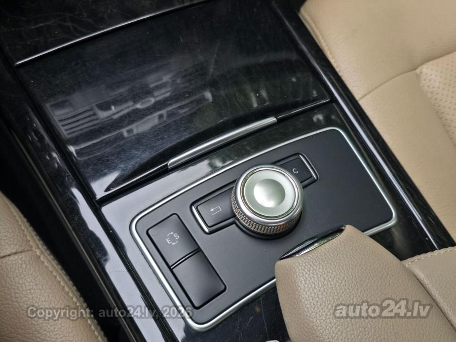 Black Mercedes-Benz E-Class 2010 in Tallinn, with an engine capacity of 3.00 L and mileage of 272 thousand km for 6990 €, photo 25 on AUTOMOTO.COM.LV