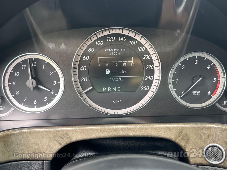 Black Mercedes-Benz E-Class 2010 in Tallinn, with an engine capacity of 2.10 L and mileage of 0 thousand km for 5490 €, photo 19 on AUTOMOTO.COM.LV