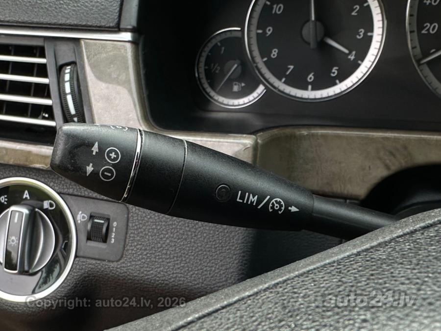 Black Mercedes-Benz E-Class 2010 in Tallinn, with an engine capacity of 2.10 L and mileage of 0 thousand km for 5490 €, photo 12 on AUTOMOTO.COM.LV