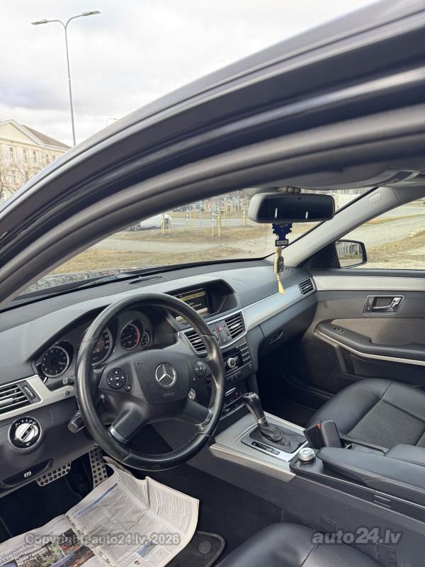 Melns Mercedes-Benz E-Class 2010 Tallina, ar dzinēja tilpumu 2.10 L un nobraukumu 378 tūkst. km par 6999 €, foto 7 vietnē AUTOMOTO.COM.LV