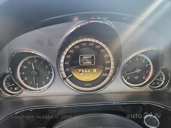 Melns Mercedes-Benz E-Class 2011 Tallina, ar dzinēja tilpumu 1.80 L un nobraukumu 234 tūkst. km par 7900 €, foto 11 vietnē AUTOMOTO.COM.LV